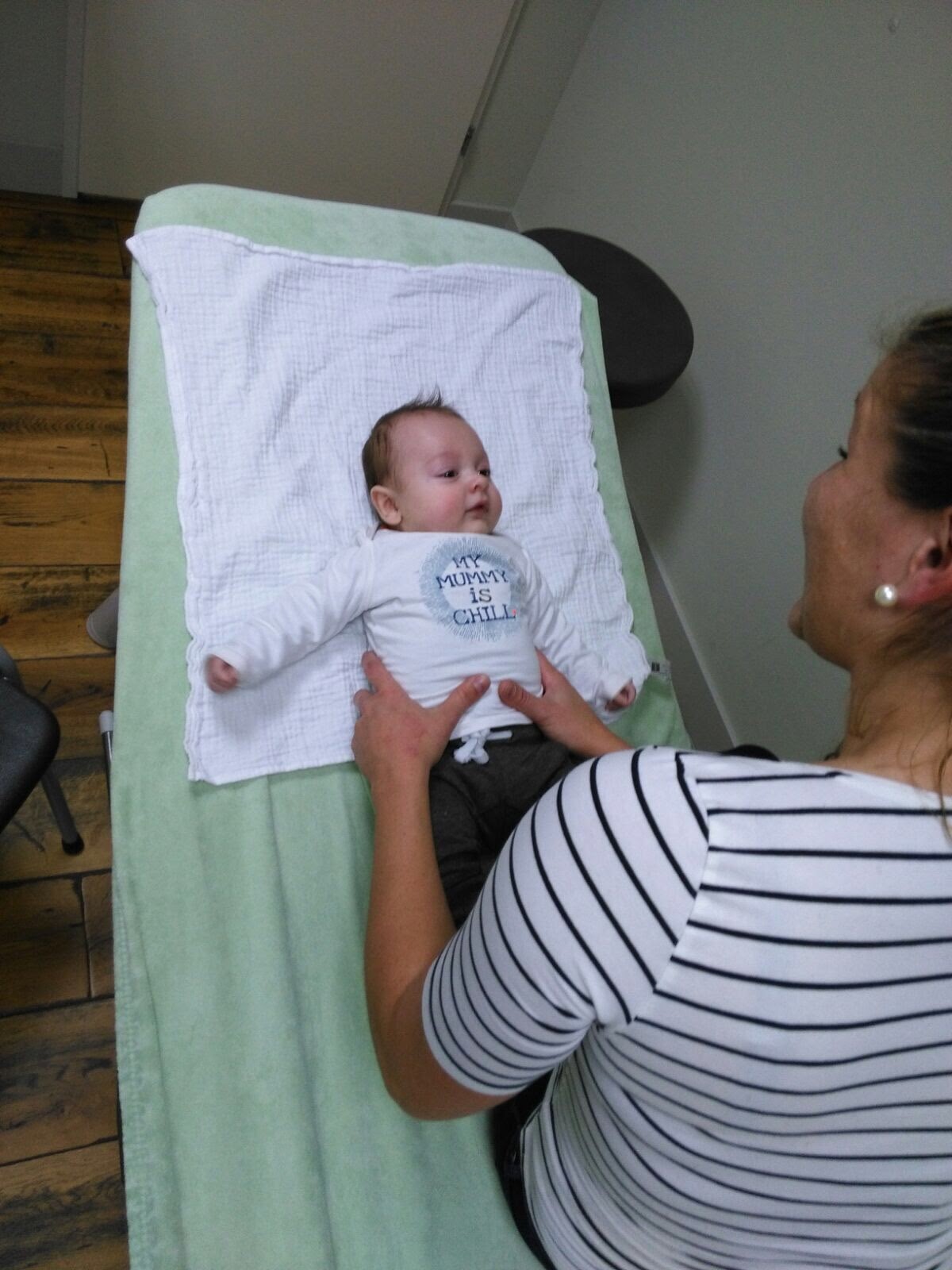 Voorkeurshouding van de baby en afplatting hoofdje. • Van Mil Osteopathie